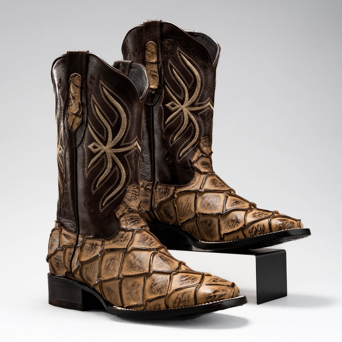 Bota Rodeo Piel Premium Con Corte De Pirarucu Monster Fish – El Mundo ...